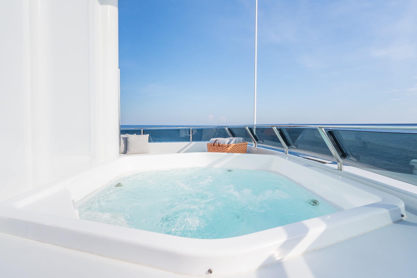 Te Manu Yacht Features | TWW Yachts