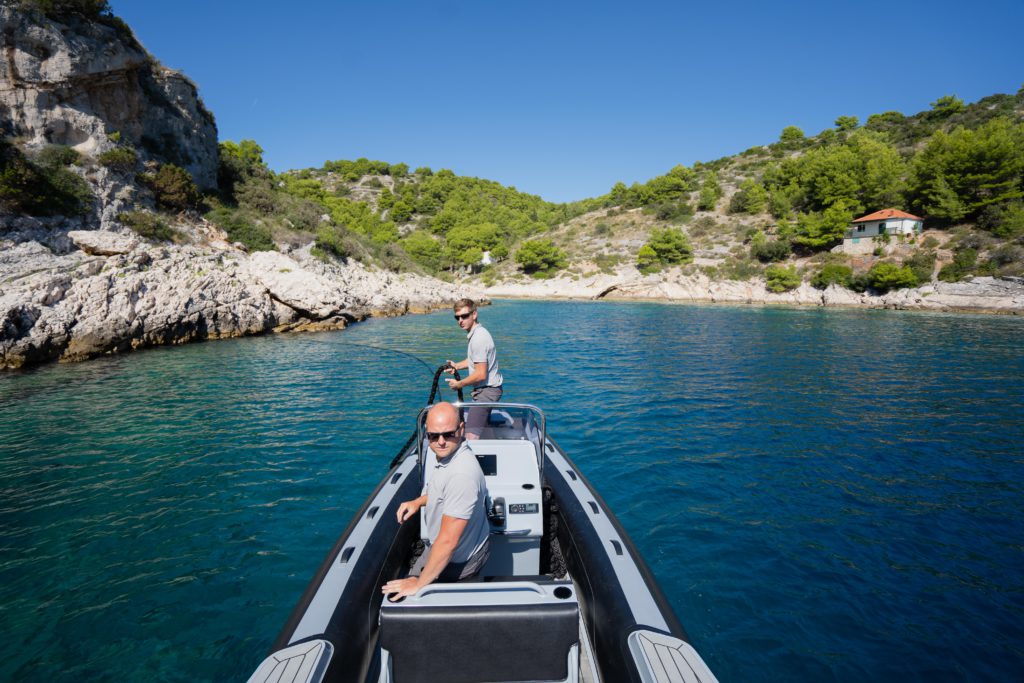 Yacht Deckhand Jobs - Yacht Deckhand Salaries - TWW Yachts