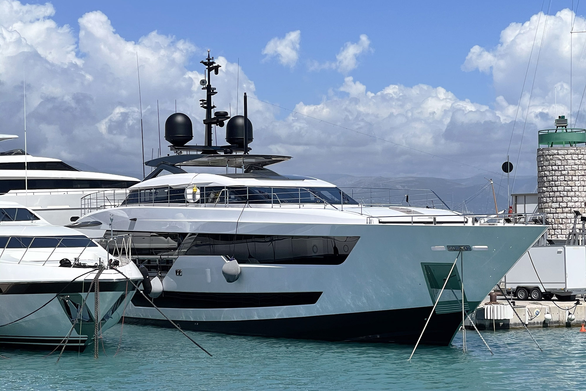 Custom Line 120 for Sale - Custom Line 120 Price - TWW Yachts