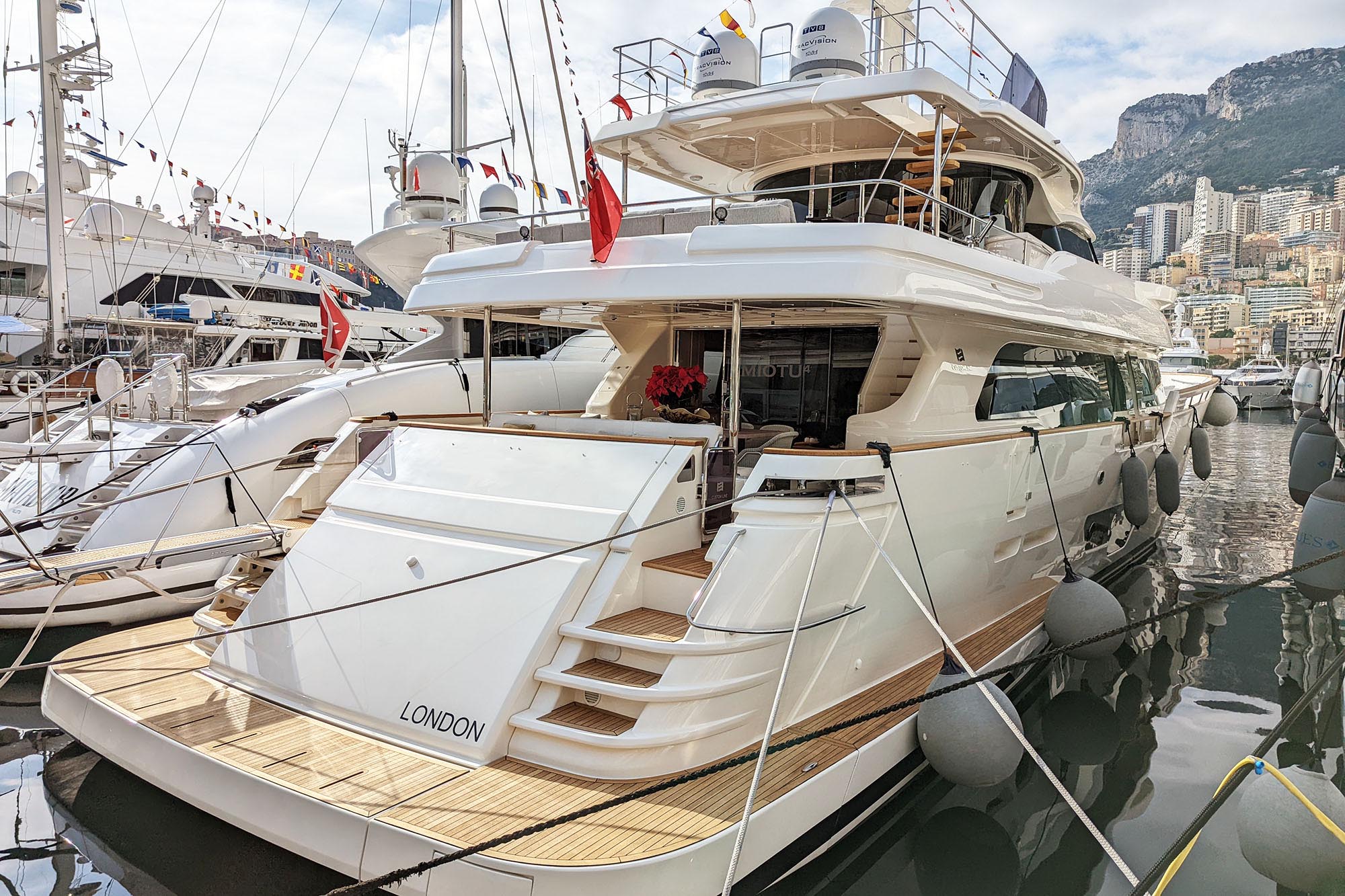 Custom Line Navetta 28 for Sale - Custom Line Navetta 28 Yacht Price