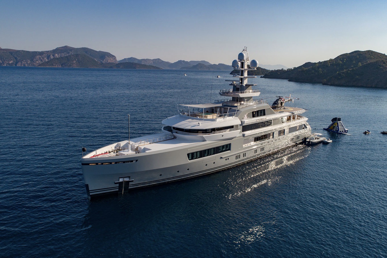 CLOUDBREAK Yacht Features | TWW Yachts