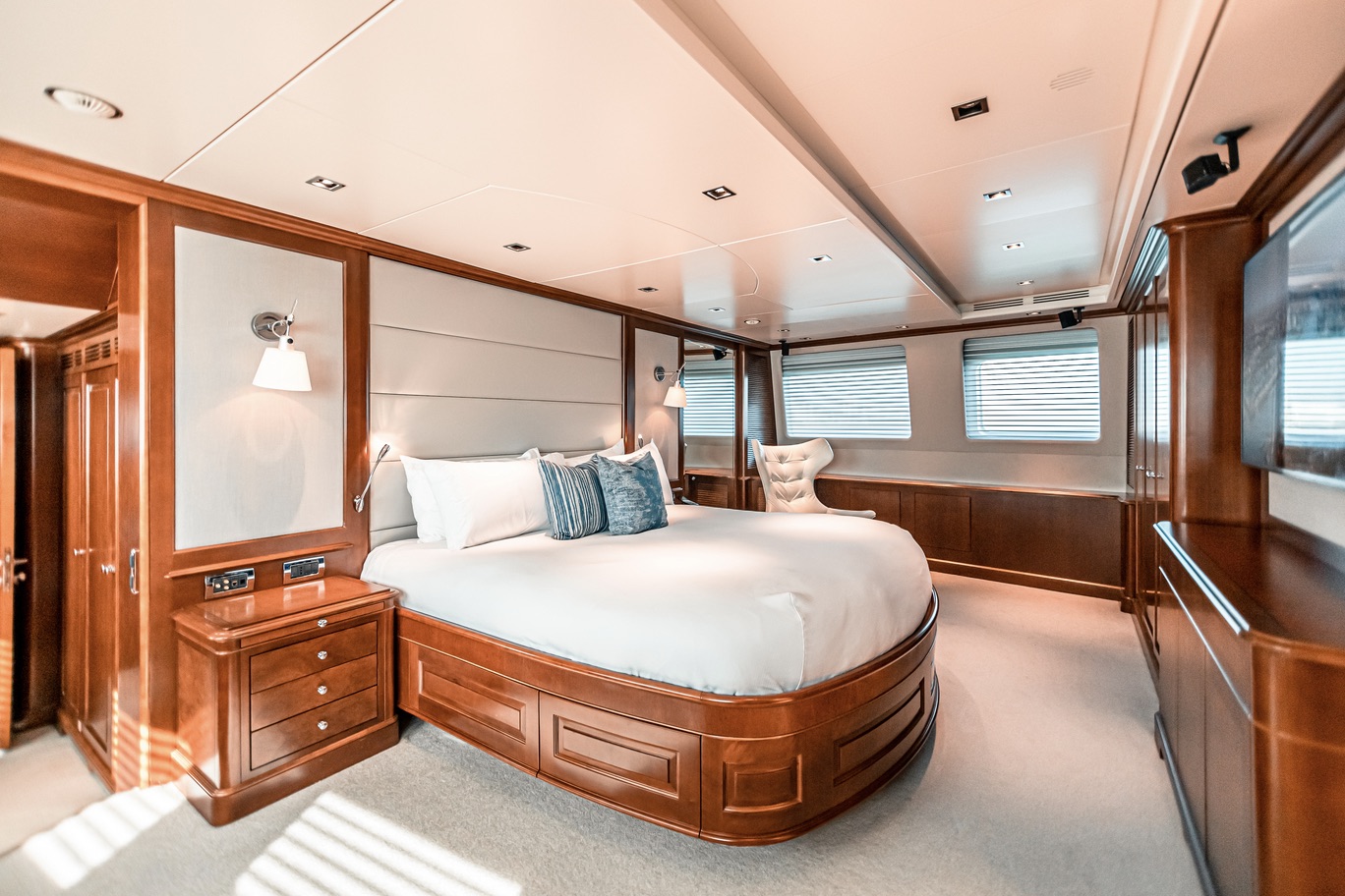 M2 Yacht Accommodation | TWW Yachts