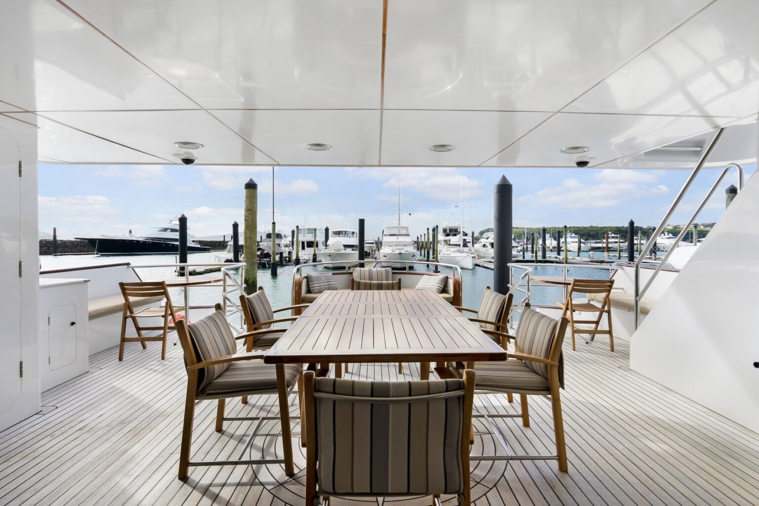 PACIFIC MERMAID Yacht Features | TWW Yachts