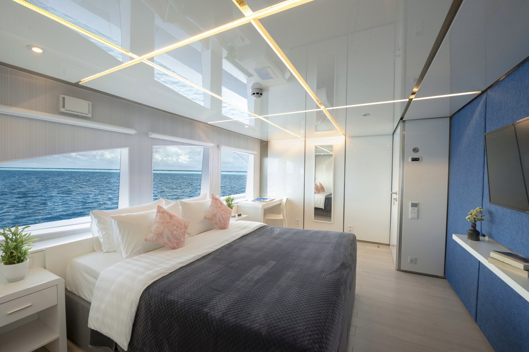 SEAREX Yacht Accommodation | TWW Yachts