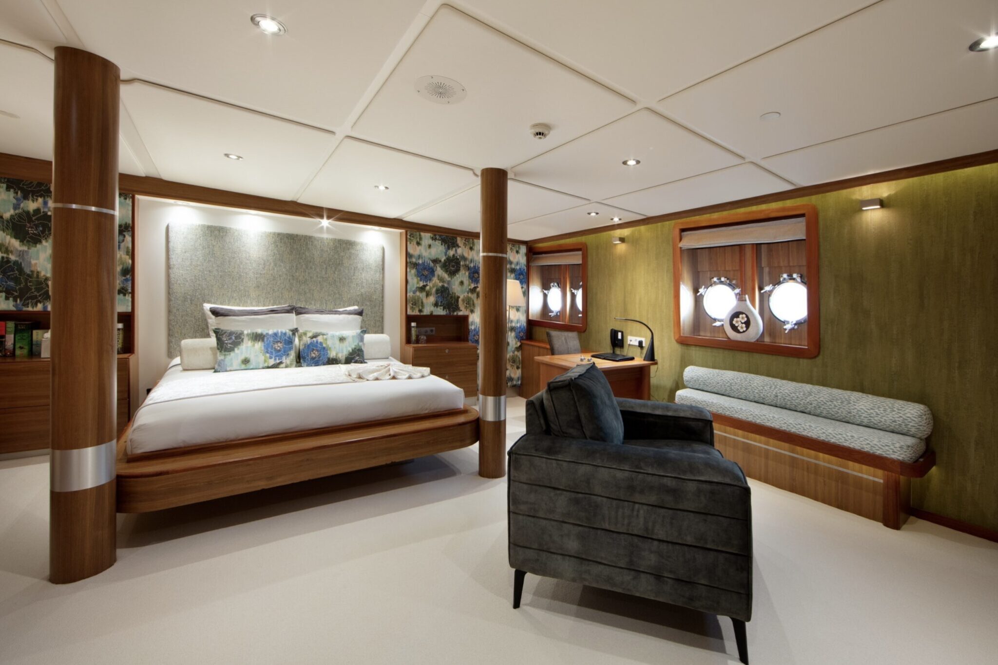 SHERAKHAN Yacht Accommodation | TWW Yachts