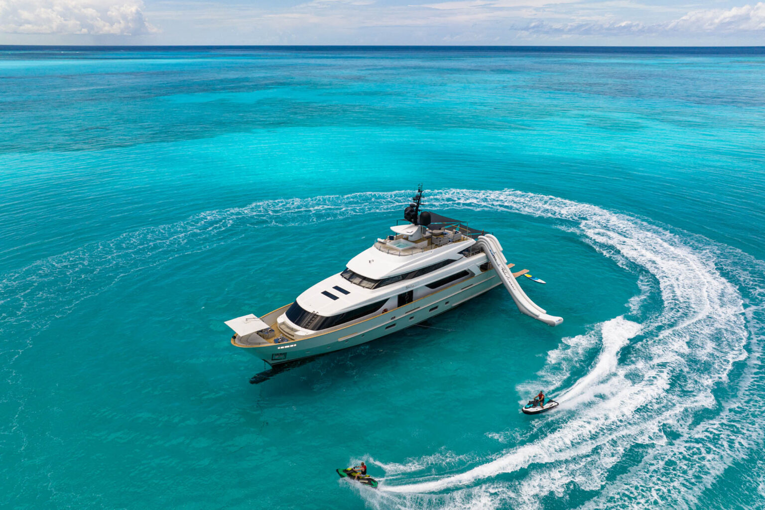 Halcyon Yacht Features | TWW Yachts