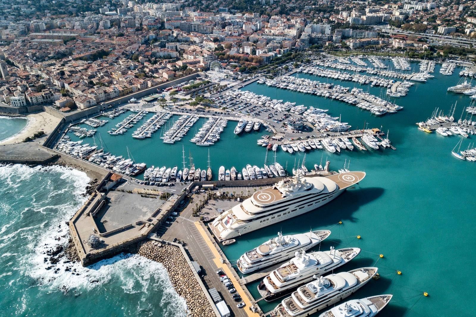 29m in Port Vauban - TWW Yachts