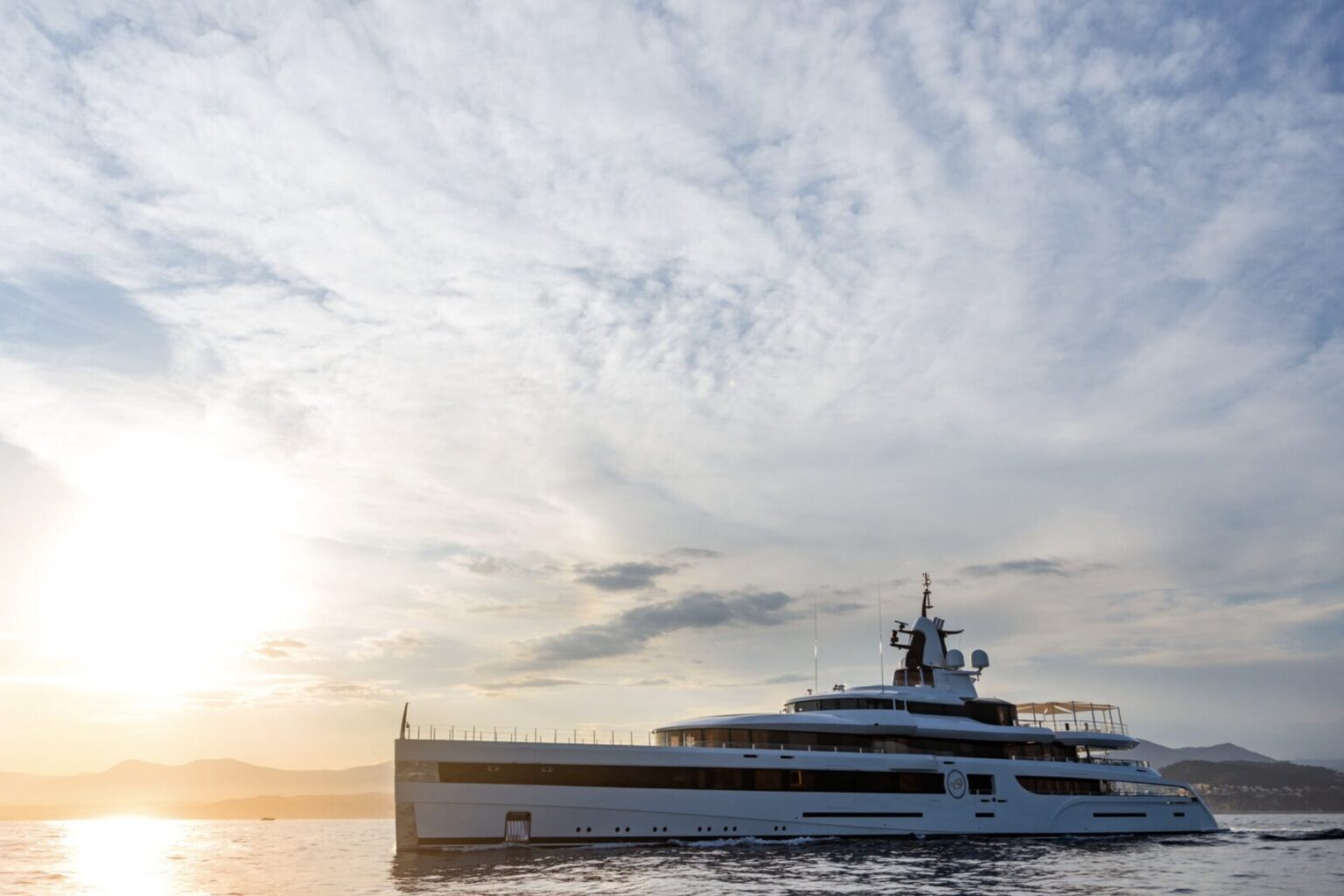 LADY S Yacht Features | TWW Yachts